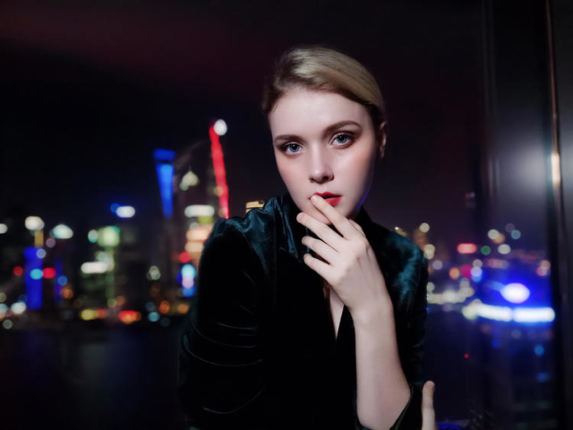 Meitu V6 is Official: Packs Four Cameras, Colorful Leather Back & 128GB ...