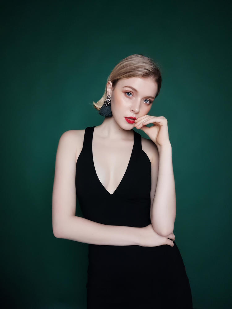 Meitu V6 is Official: Packs Four Cameras, Colorful Leather Back & 128GB ...