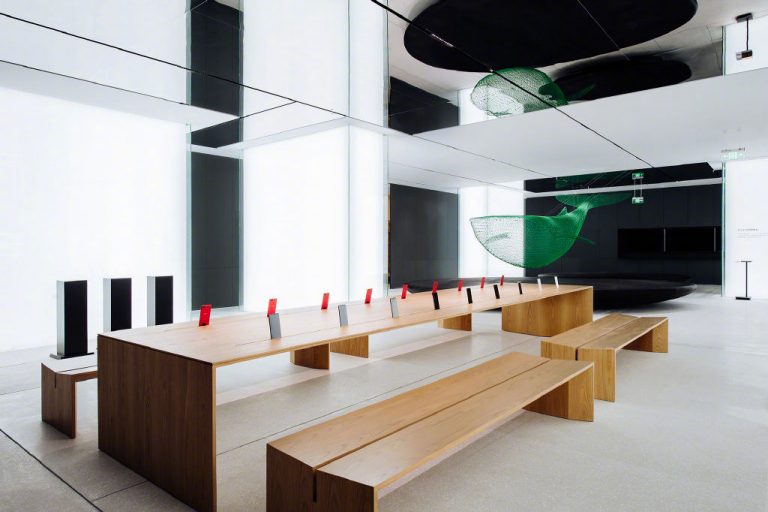 Oppo Officially Opens Its First Flagship Offline Store In Shanghai ...