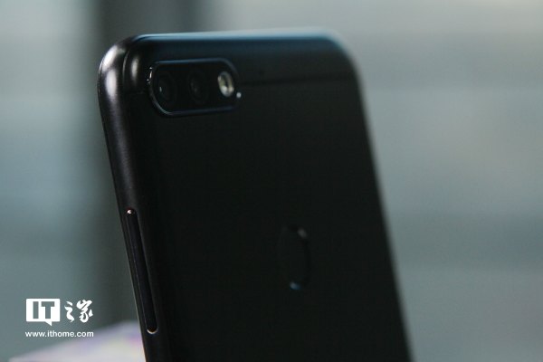 Unboxing Photos Show The Honor 7C Is A Well Built Device - Gizmochina