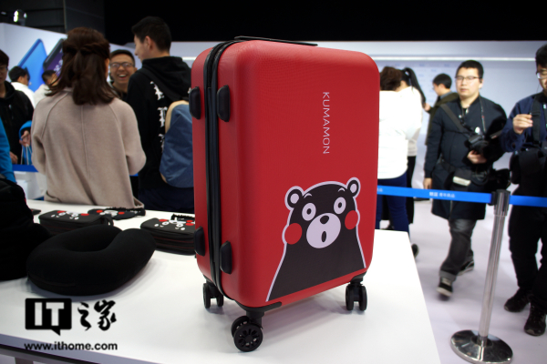 Hands-on Photos Of Meizu E3 & Kumamon Travel Set - Gizmochina