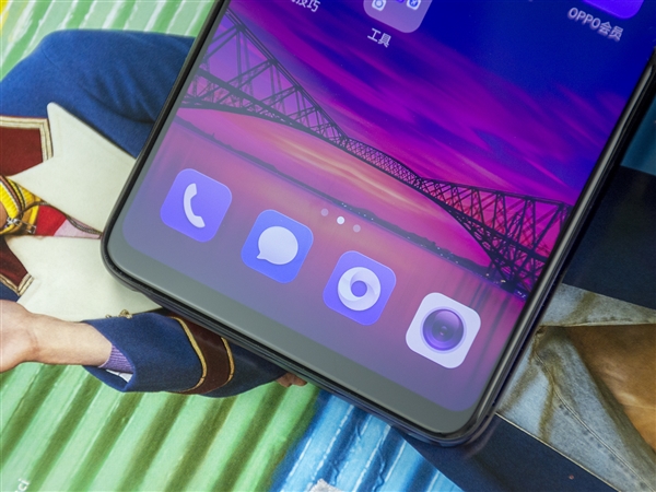 OPPO R15 Hands On Pictures - A True Bezel-less Beauty...With A Notch ...