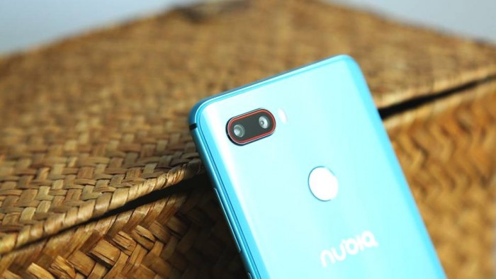 Unboxing Photos of The Celadon Blue Nubia Z18 Mini - Gizmochina