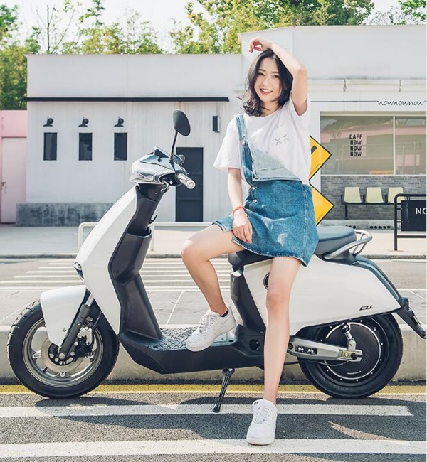 Super Soco CU Electric Smart Scooter Launched On Xiaomi's Crowdfunding ...