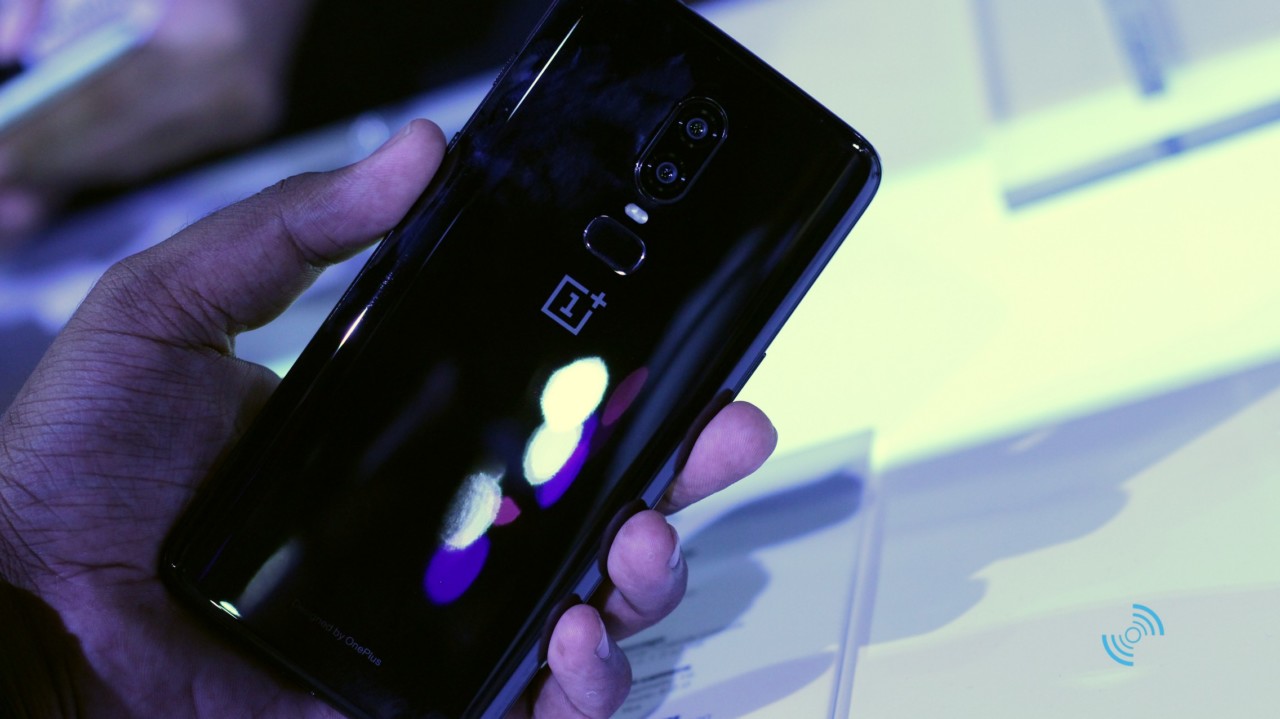 OnePlus 6 Detailed Hands On: Midnight Black, Mirror Black, & Silk White ...