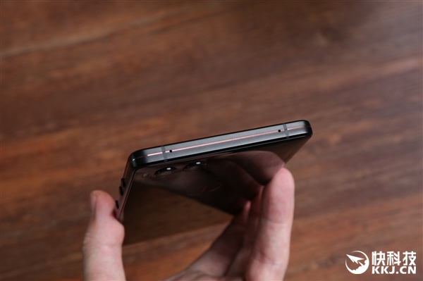 Check out the 1TB Storage-Packing Smartisan R1 Hands on Pictures ...