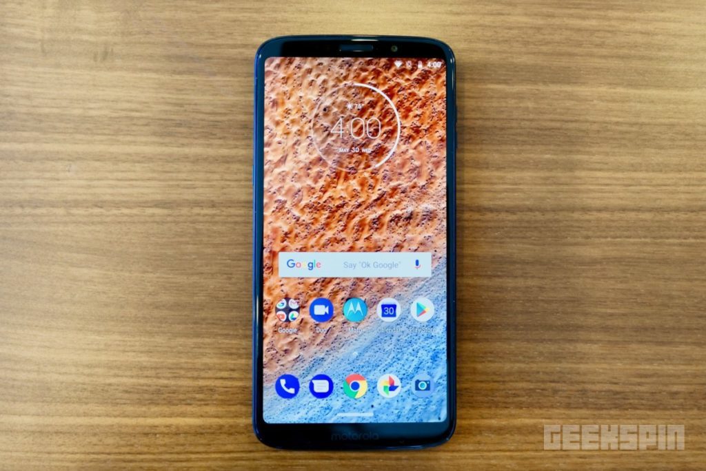 Moto Z3 Play Hands On Pictures Showcase the Sleek Glass Body & More ...