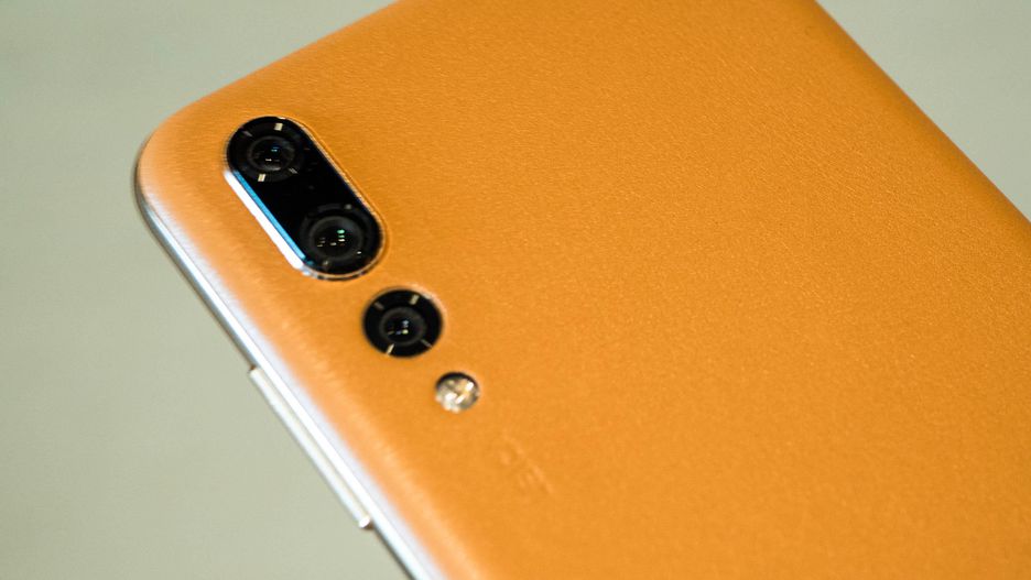 [Updated: It's genuine leather] Photos of Huawei P20 Pro's new color ...