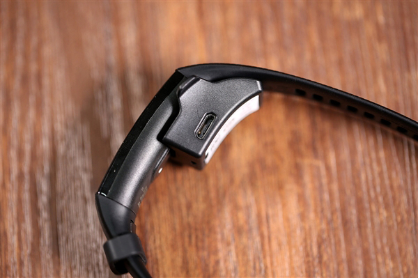 Honor Band 4 unboxing pictures: Better than the Mi Band 3? - Gizmochina