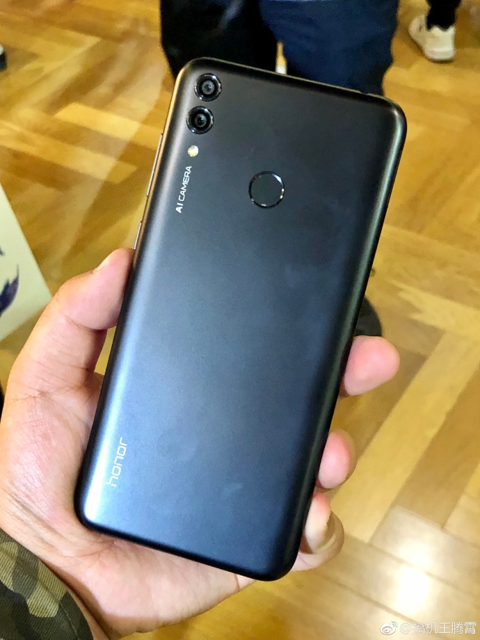 Honor 8C Hands On pictures: A decent budget version of the 8X - Gizmochina