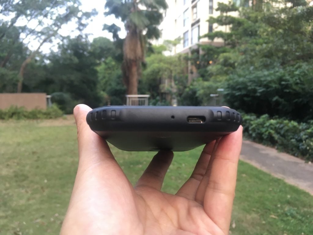 Here's AGM A9 hands-on pictures, looks good in a quick overview ...