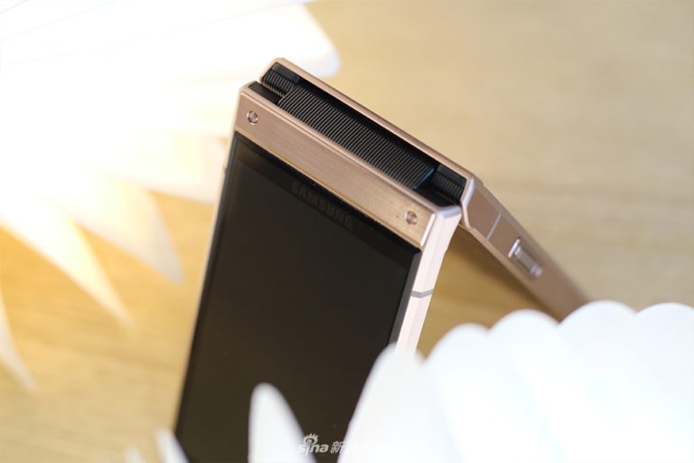 The Premium and Expensive Samsung W2019 in hands on pictures - Gizmochina
