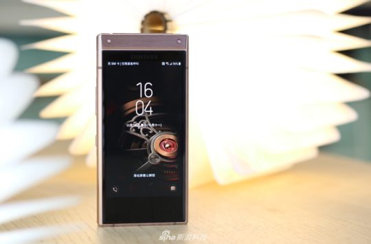 Samsung W2019 battery and display specs revealed - Gizmochina