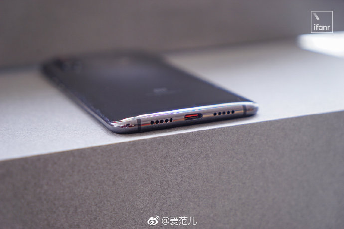 Xiaomi Mi 9 Transparent Edition in pictures: Sleek glass back design ...
