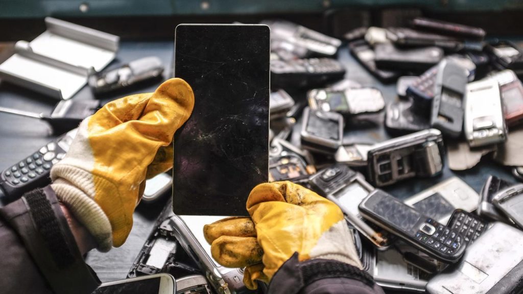 Less than 2% smartphones get recycled in China, claims a report ...
