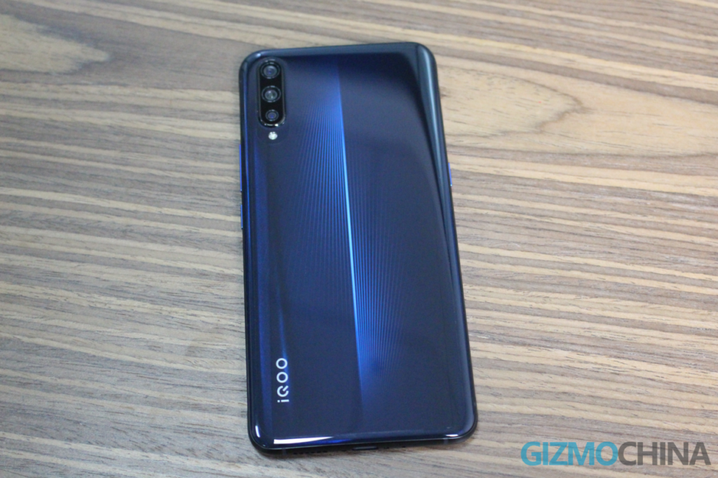 Vivo iQOO Hands On: Halo Lights, Virtual Buttons & Headphone Jack makes ...
