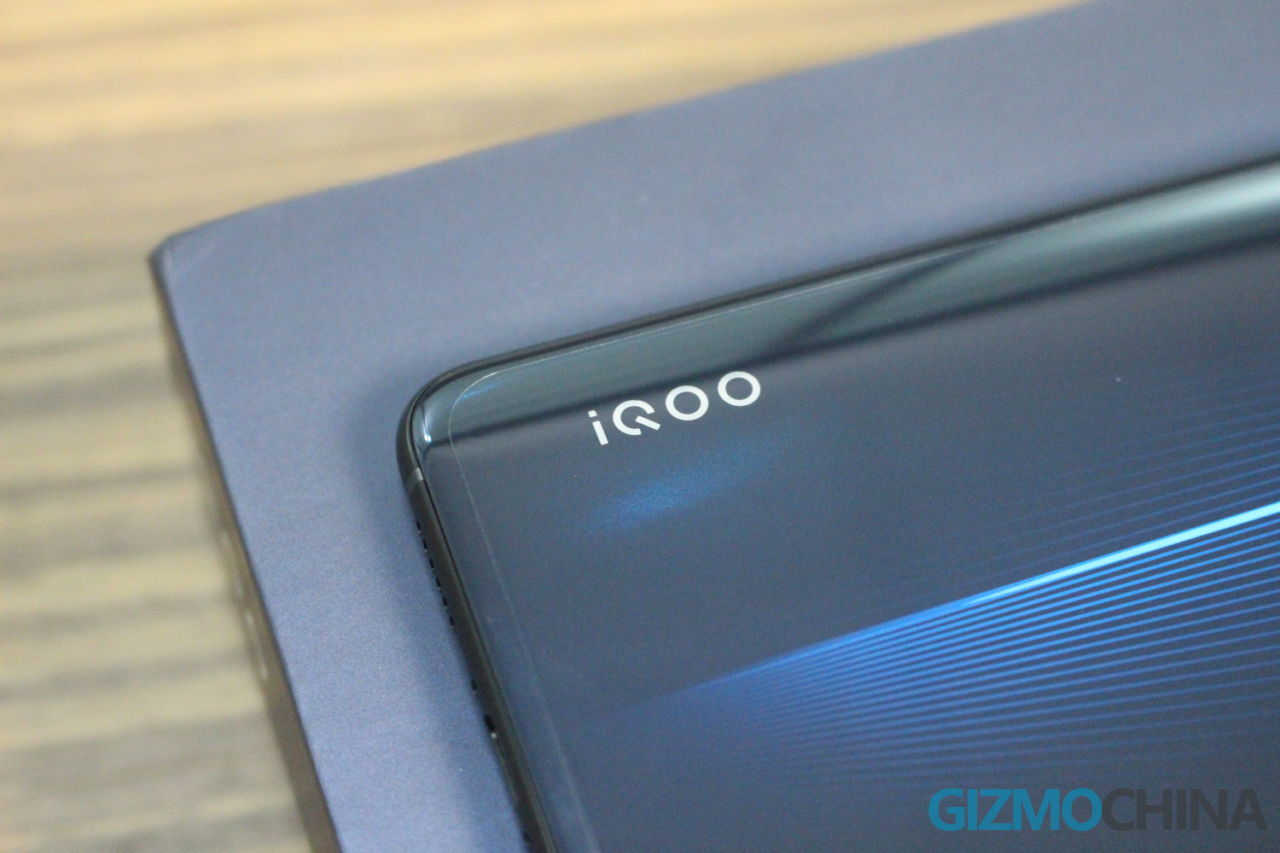 Vivo iQOO Hands On: Halo Lights, Virtual Buttons & Headphone Jack makes ...