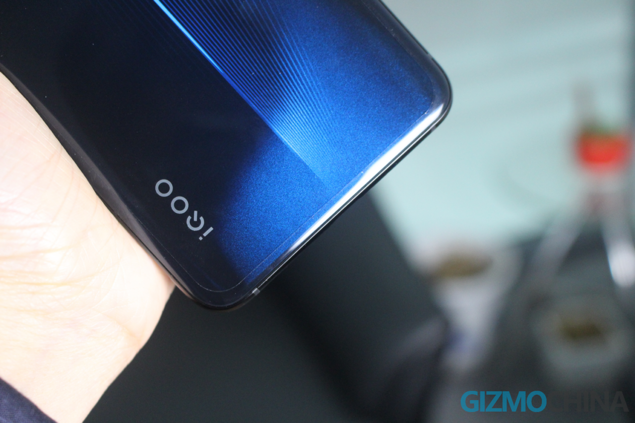 Vivo iQOO Hands On: Halo Lights, Virtual Buttons & Headphone Jack makes ...