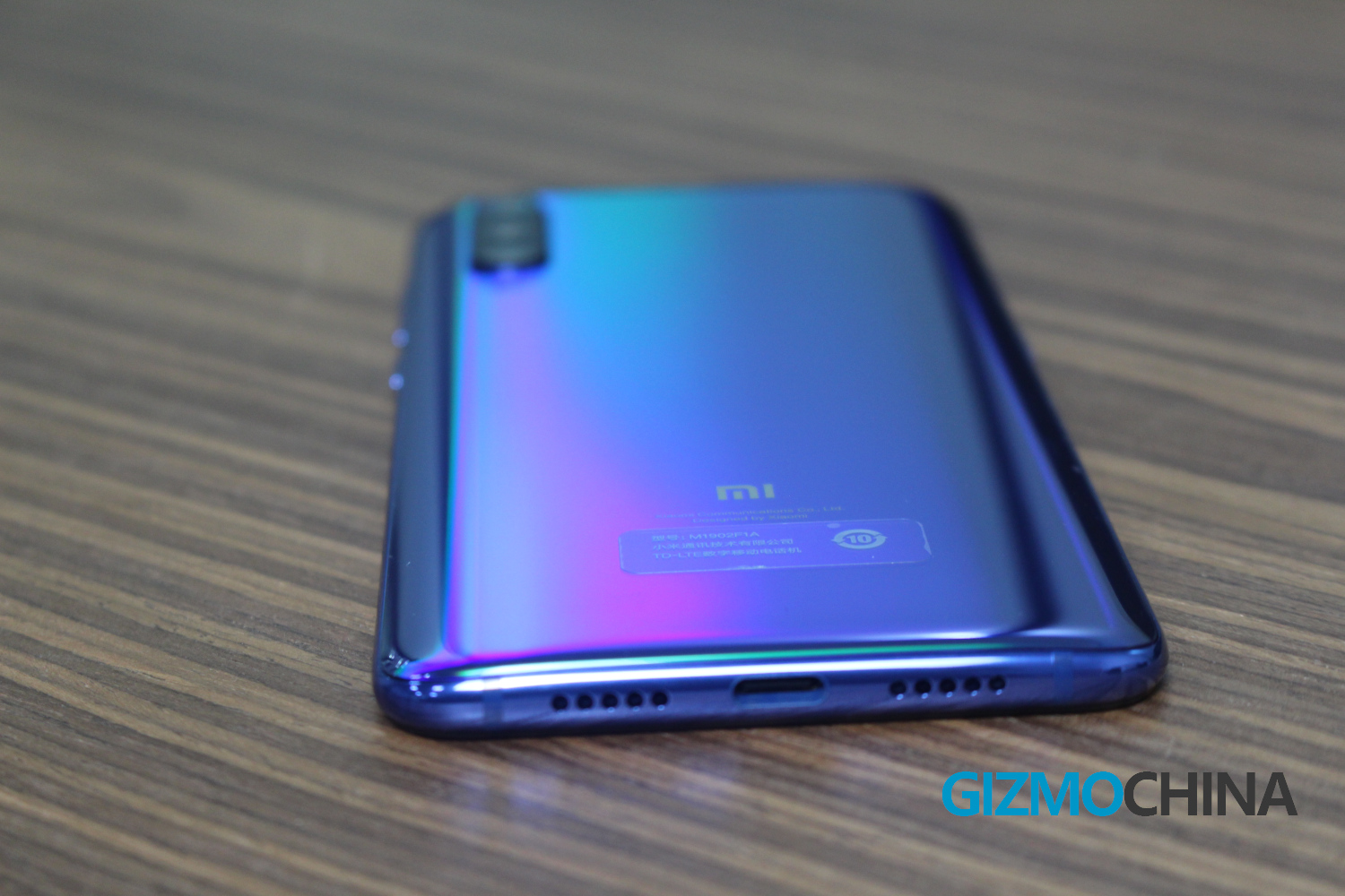 Xiaomi Mi 9 Hands On: Premium Curved Design meets Affordable Pricing ...