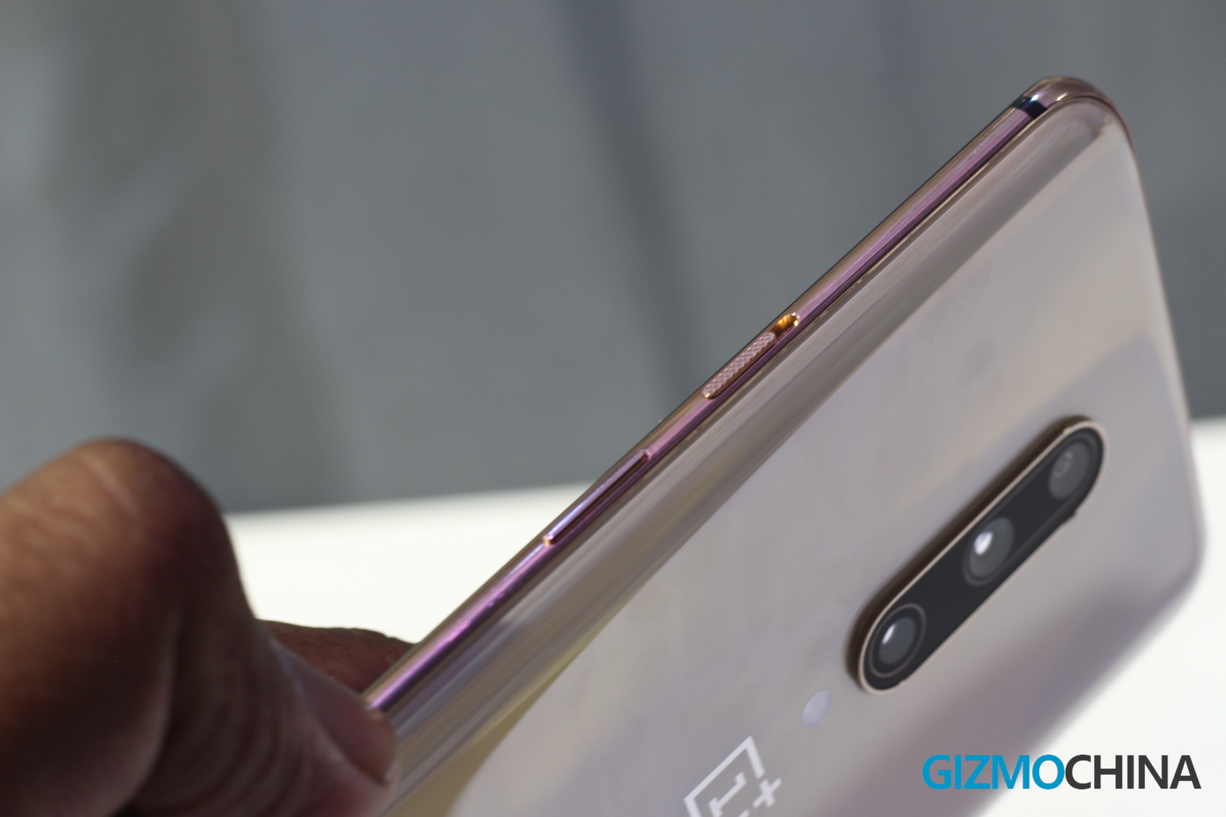 OnePlus 7 and OnePlus 7 Pro hands-on photos gives us a closer look at ...