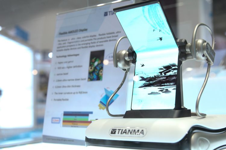 Tianma showcases its 7.4-inch Foldable Display Panel at Computex 2019 ...