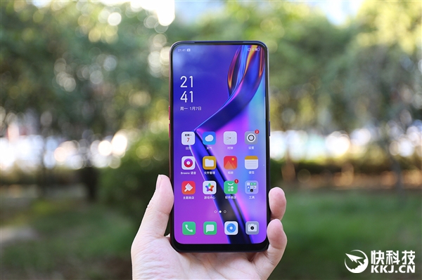 OPPO K3 Hands On Pictures: Stunning beauty, pop-up selfie cam and it's ...