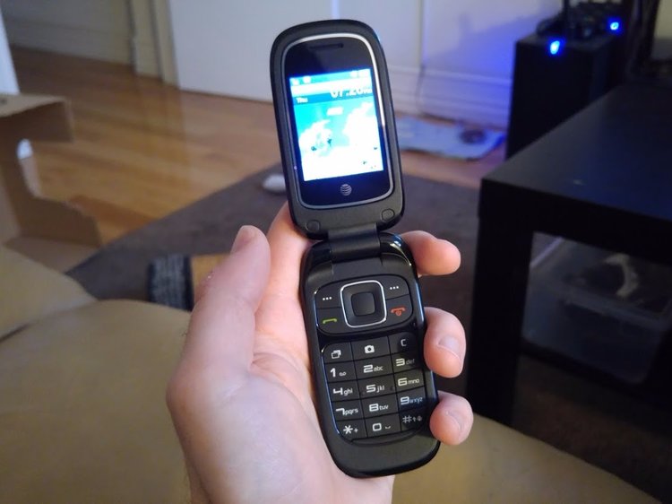 Can you use only a flip phone for a week? $1K could be yours if you can ...
