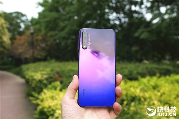 Huawei Nova 5 Pro Unboxing pictures: Huawei still has the juice ...