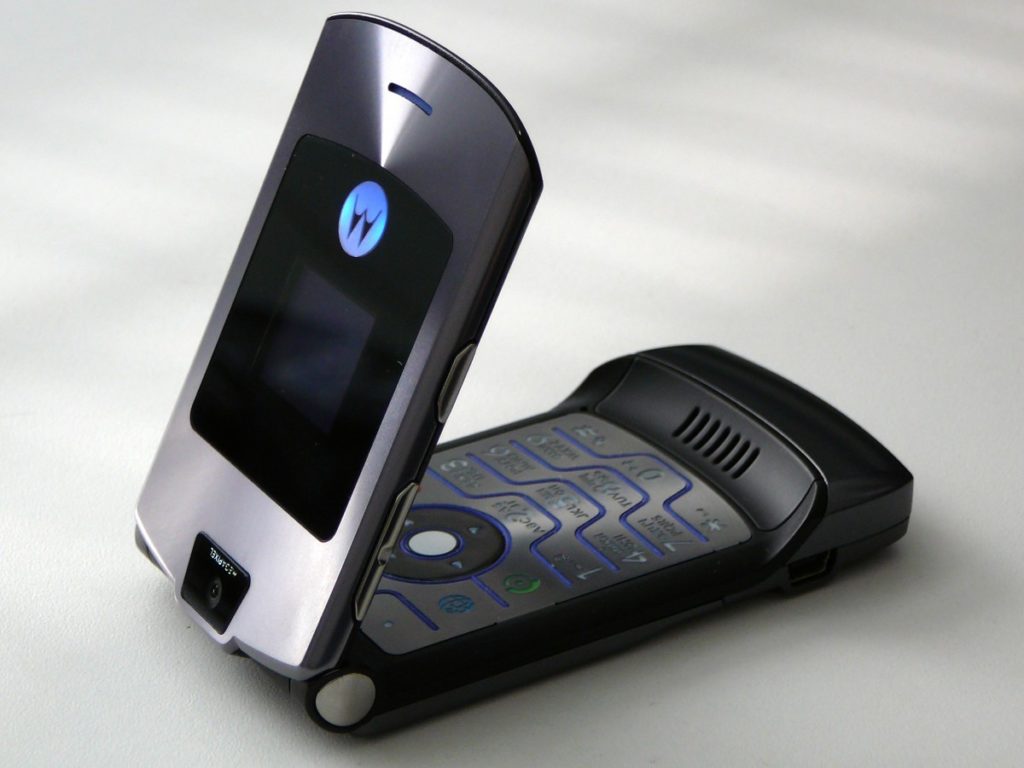 Throwback Tech Thursday: Revisiting the Iconic Moto Razr V3, the Phone ...