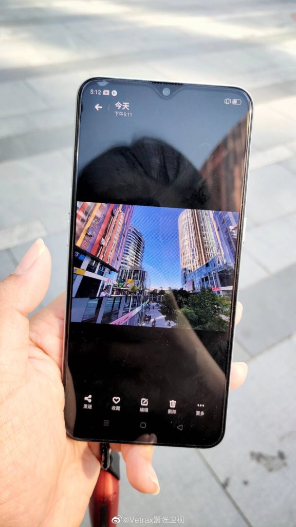 Live pictures of the Realme XT flaunt the front and rear designs ...