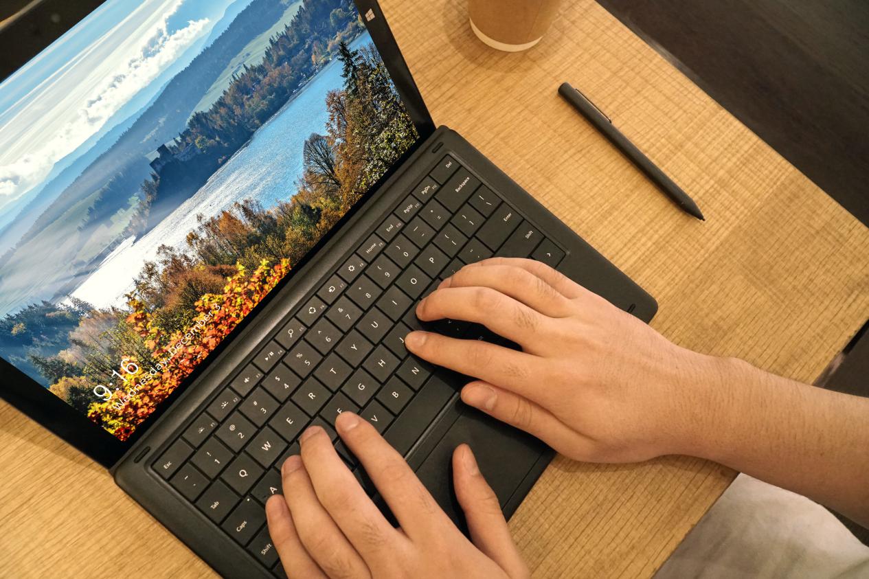 A closer look at the Chuwi UBook Pro all-round 2-in-1 tablet - Gizmochina