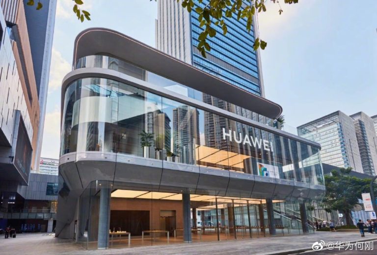 Huawei's Global Flagship Store opens in Shenzhen, Long queues spotted ...