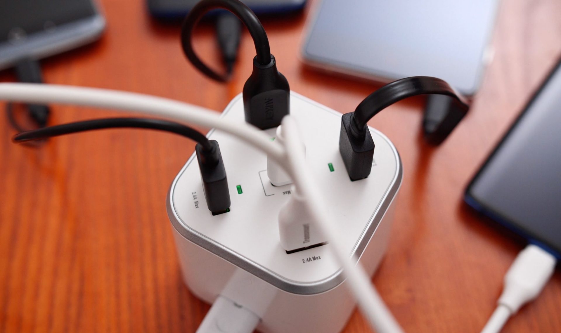 Xcentz 48W 5-Port USB Charging Station Review - Gizmochina