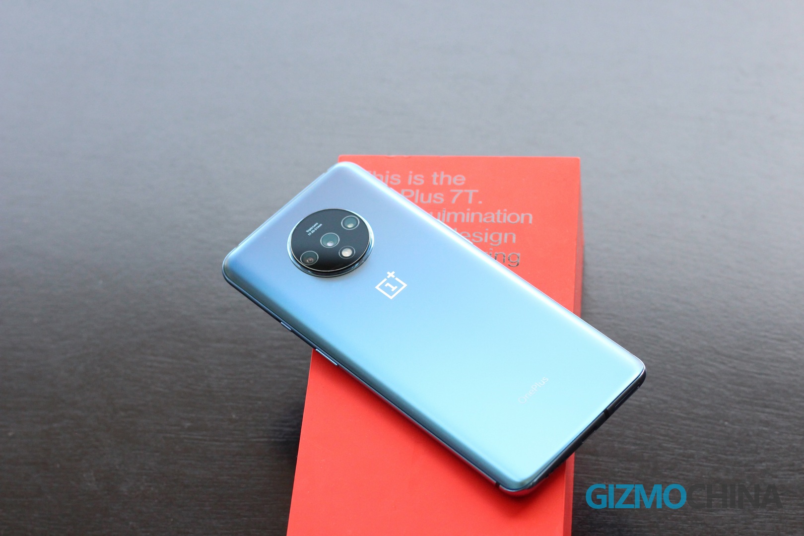 OnePlus 7T Hands On: An unexpected Color-Shifting Experience - Gizmochina