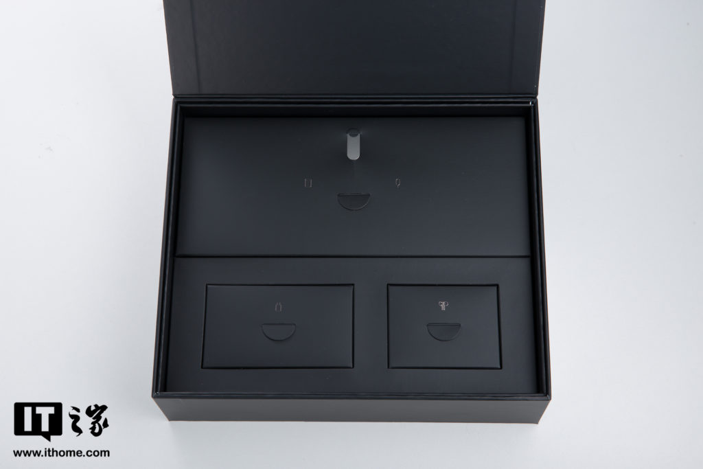 Huawei Mate Xs unboxing pictures shows unique retail box and handset in ...