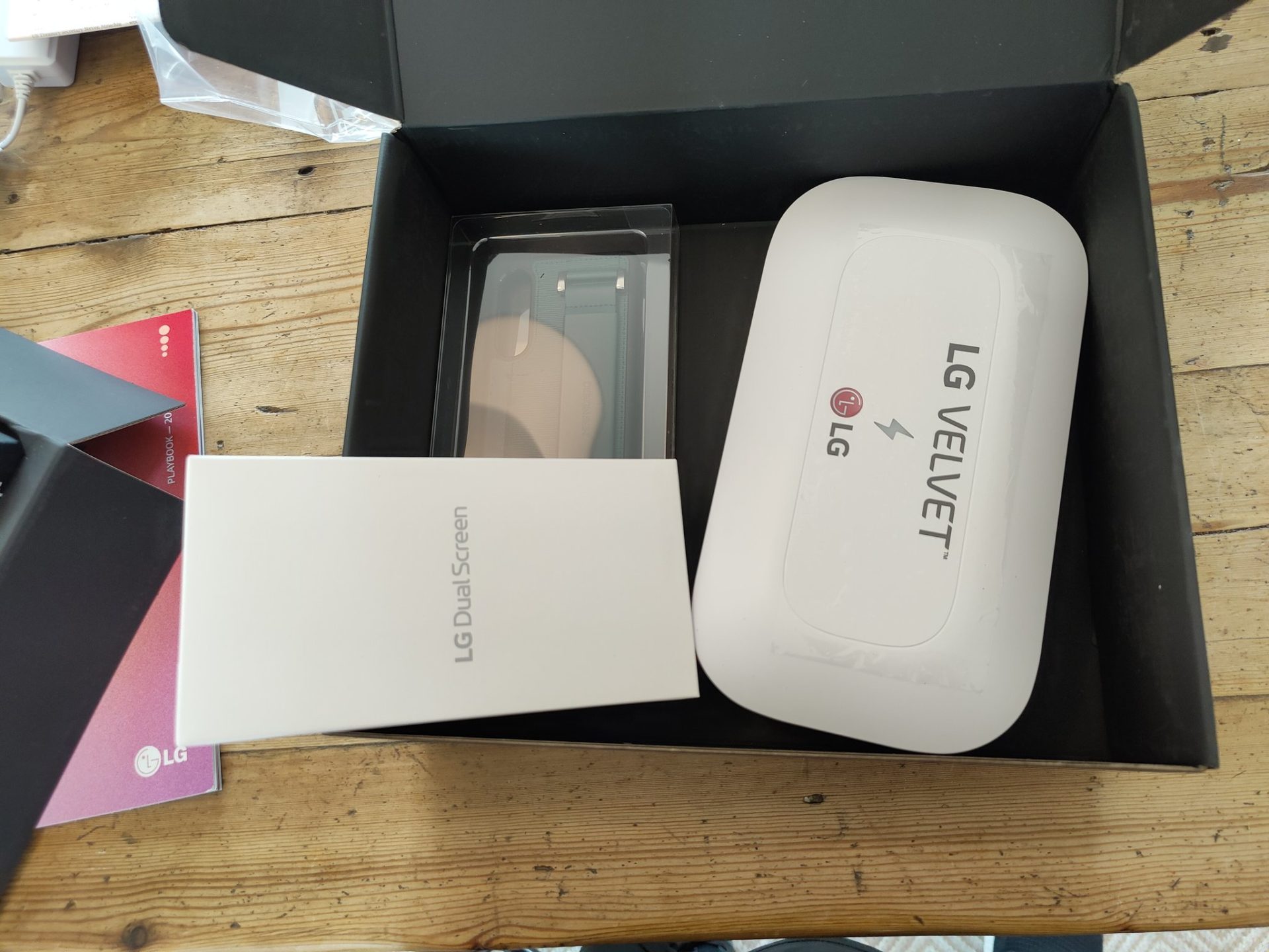 LG has a UV phone sanitizer box too but it is not on sale - Gizmochina