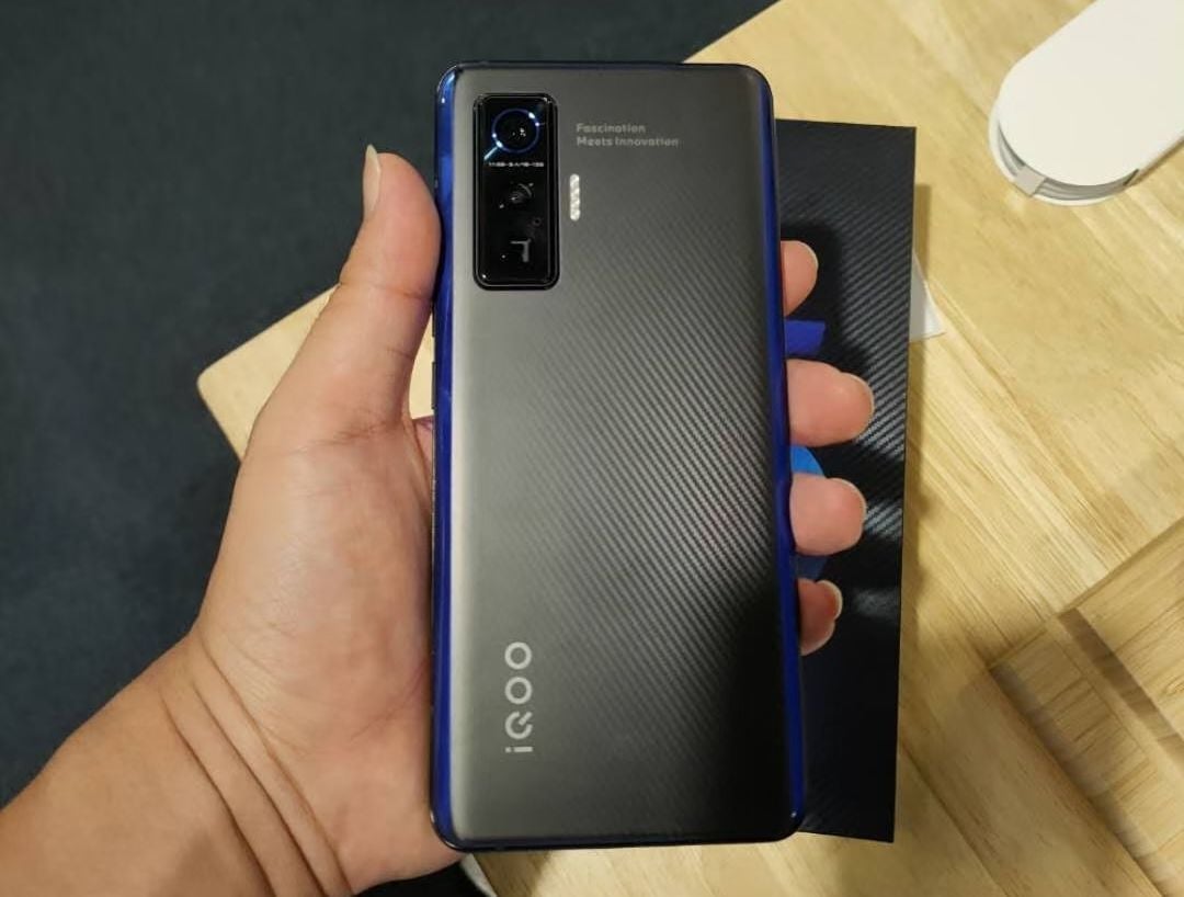 iQOO 5 Pro live shots appear to reveal curved screen and triple rear ...