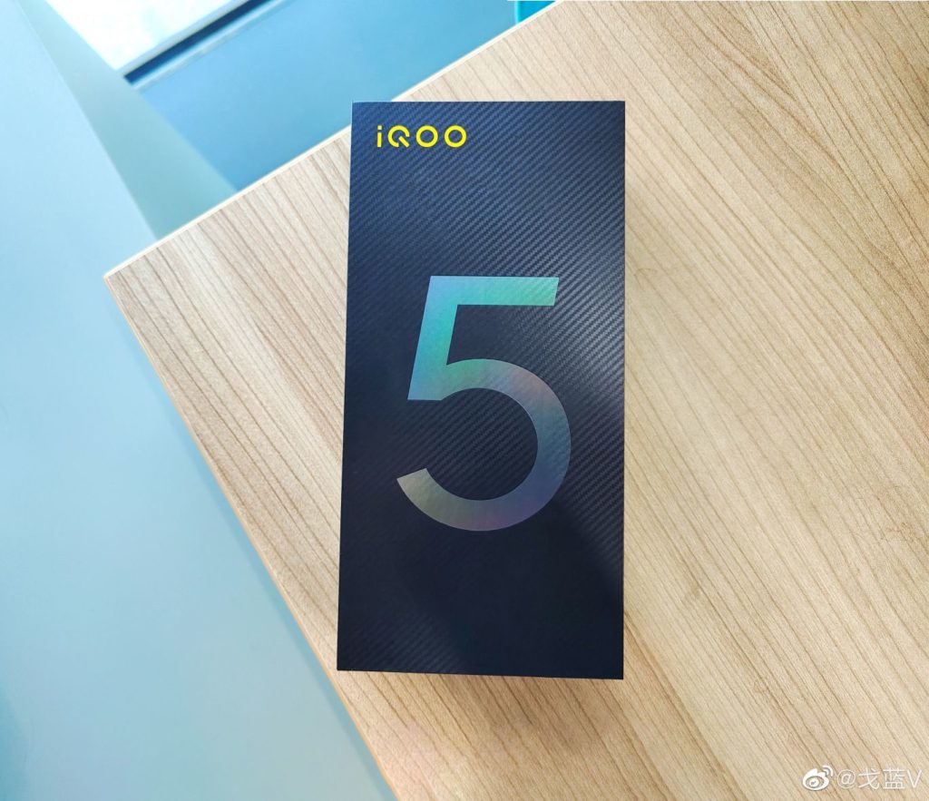 iQOO 5 Pro live shots appear to reveal curved screen and triple rear ...