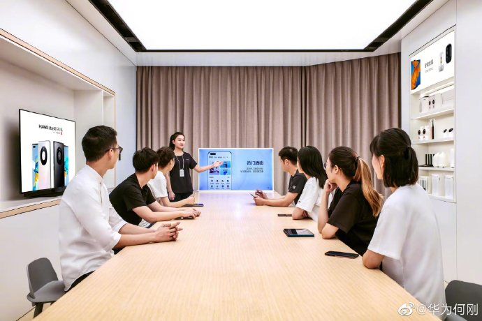Huawei's new Service Center has Automated Robots, Face-Face Engineer ...