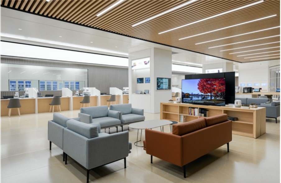 Huawei's new Service Center has Automated Robots, Face-Face Engineer ...