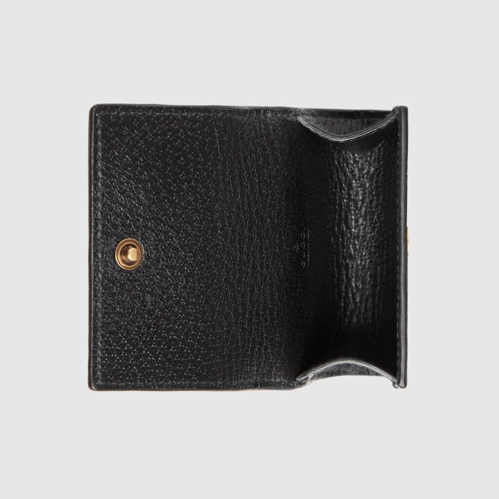 GUCCI releases new AirPods cases priced at $1,100 and $460 respectively ...