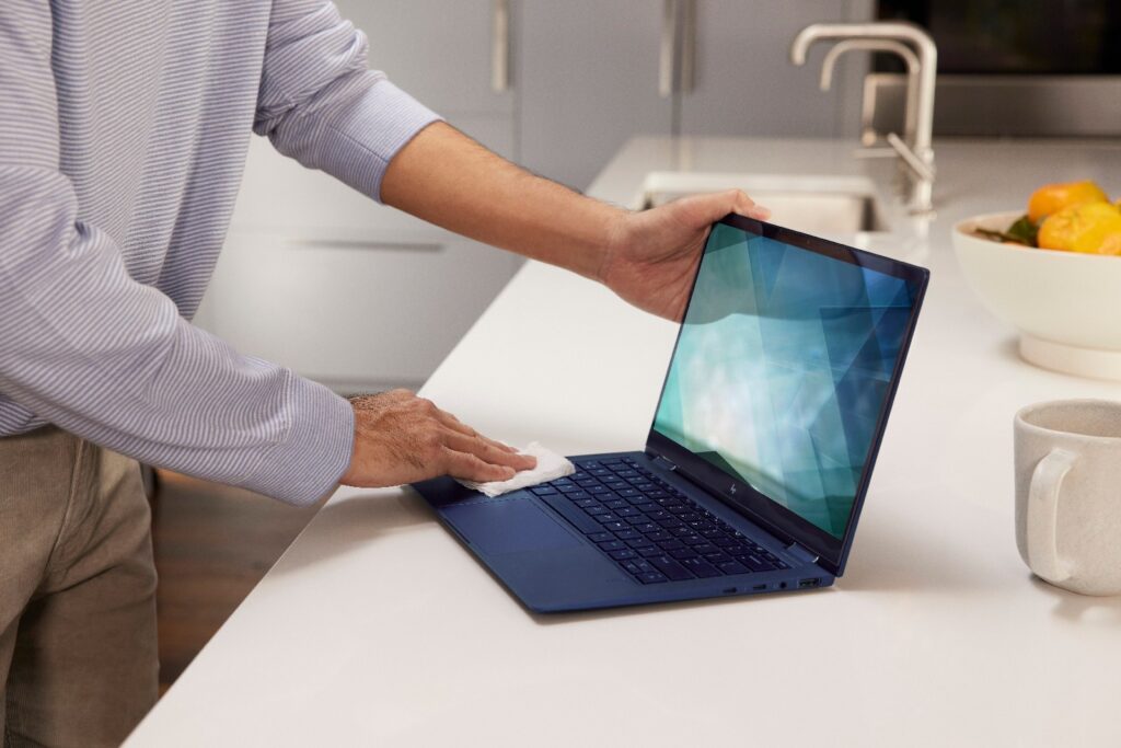 HP launches new Dragonfly laptops, features 5G and in built Tile ...