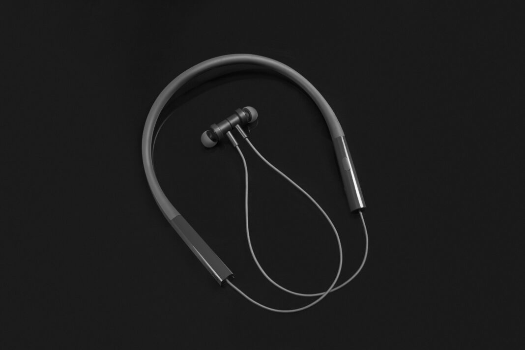 Xiaomi Mi Portable Bluetooth Speaker (16W) and Mi Neckband Bluetooth ...