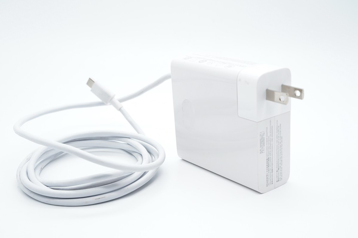 Huawei launches 135W USB-C charger with PD and Huawei SuperCharge ...
