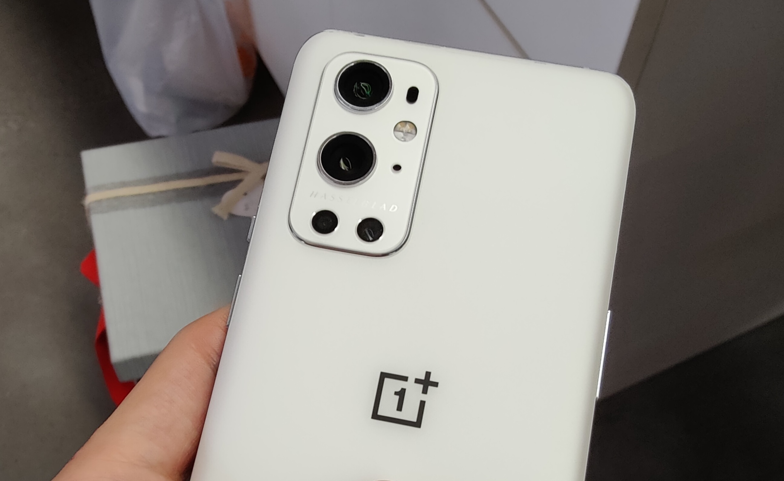 Here is the OnePlus 9 Pro in dazzling white - Gizmochina