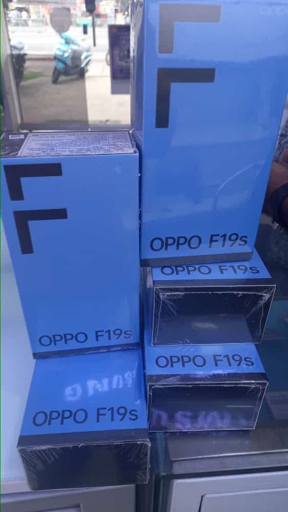 Oppo F19s retail box spotted ahead of its sale in India - Gizmochina