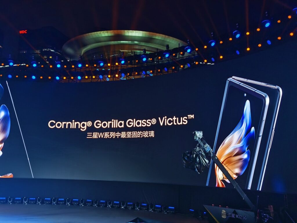 Samsung W22 5G foldable phone with Snapdragon 888 launched in China ...