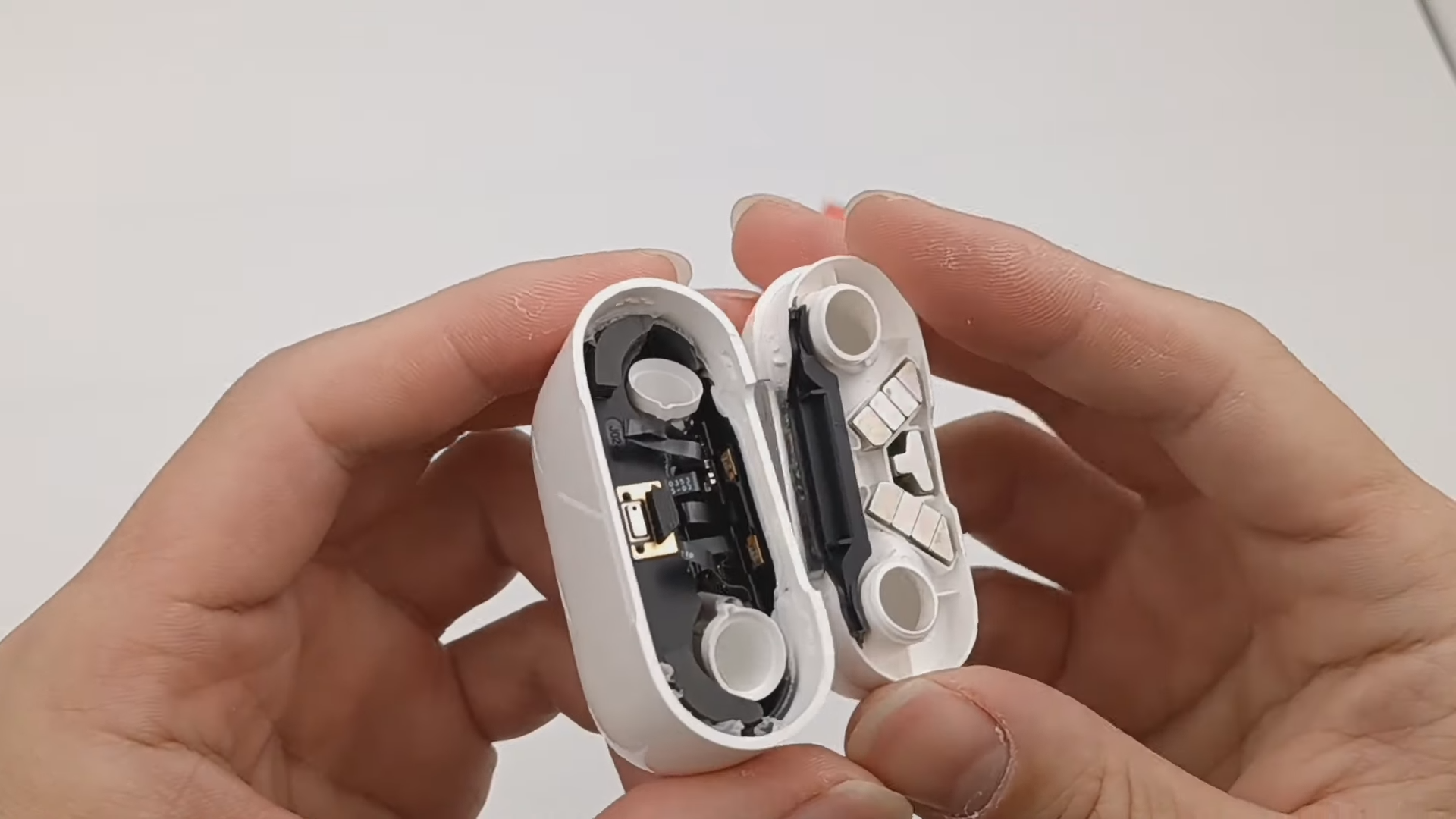 AirPods 3 insides quite different from AirPods Pro, teardown reveals