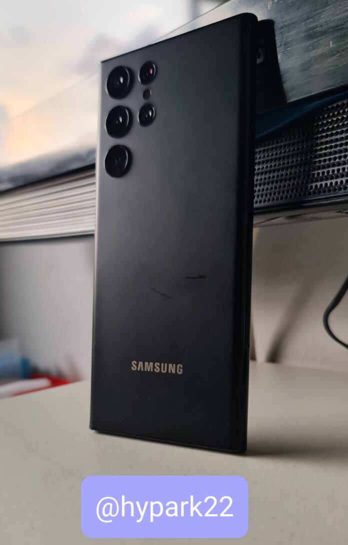 Samsung Galaxy S22 Ultra live images reveal a stunning matte black ...