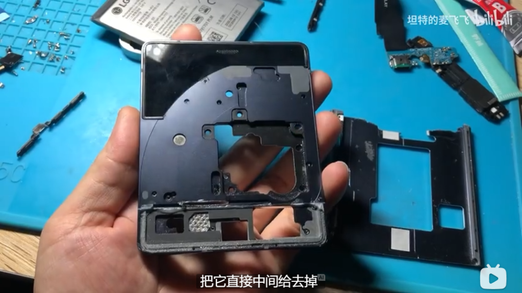 Chinese modder cuts down an LG Wing to make a custom compact smartphone ...
